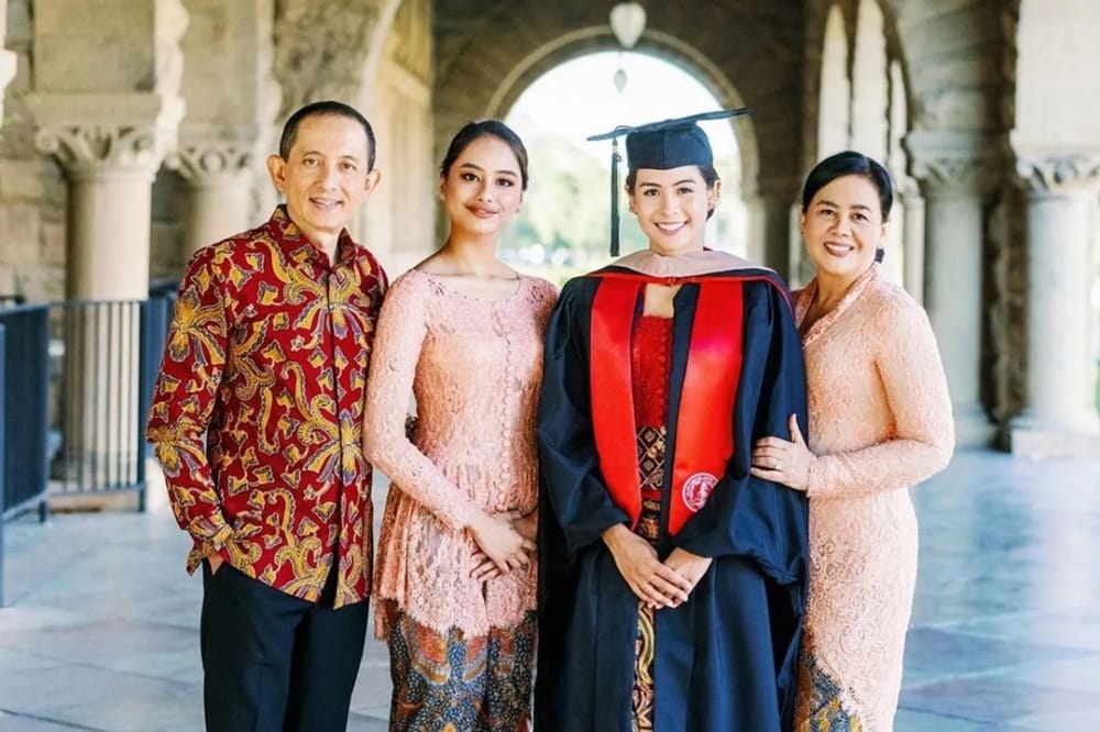 Gaya Foto Wisuda Keluarga Tercinta Yang Hasilnya Keren