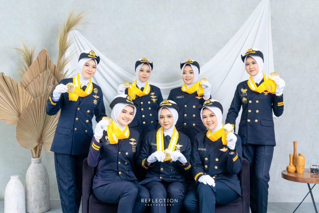 Foto Group di Studio Tertawa Bersama, Terekam Selamanya